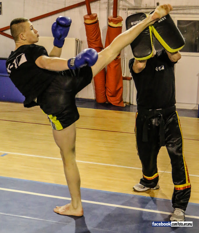 Giurgiu are doi luptători campioni de K1: Alexandru Ristache şi Adrian ...
