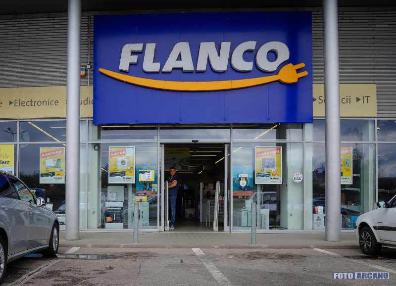 Magazinul “Flanco” din Giurgiu, prădat de hoţi! Ce au furat aceştia ...