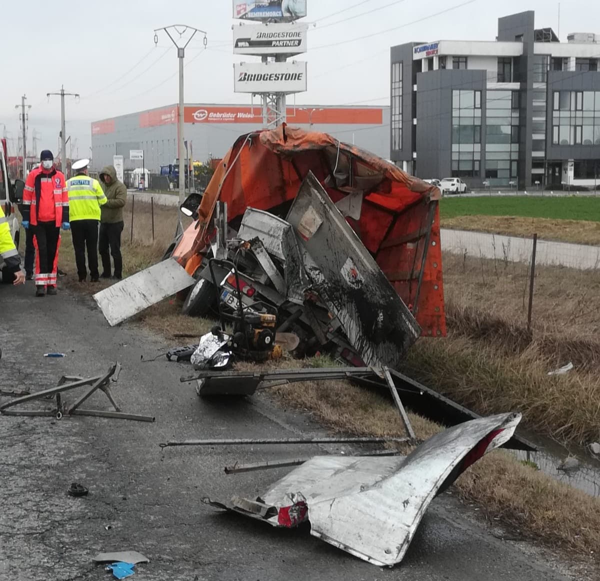 ACCIDENT RUTIER. Au fost implicate un TIR şi o autoutilitară (FOTO ...