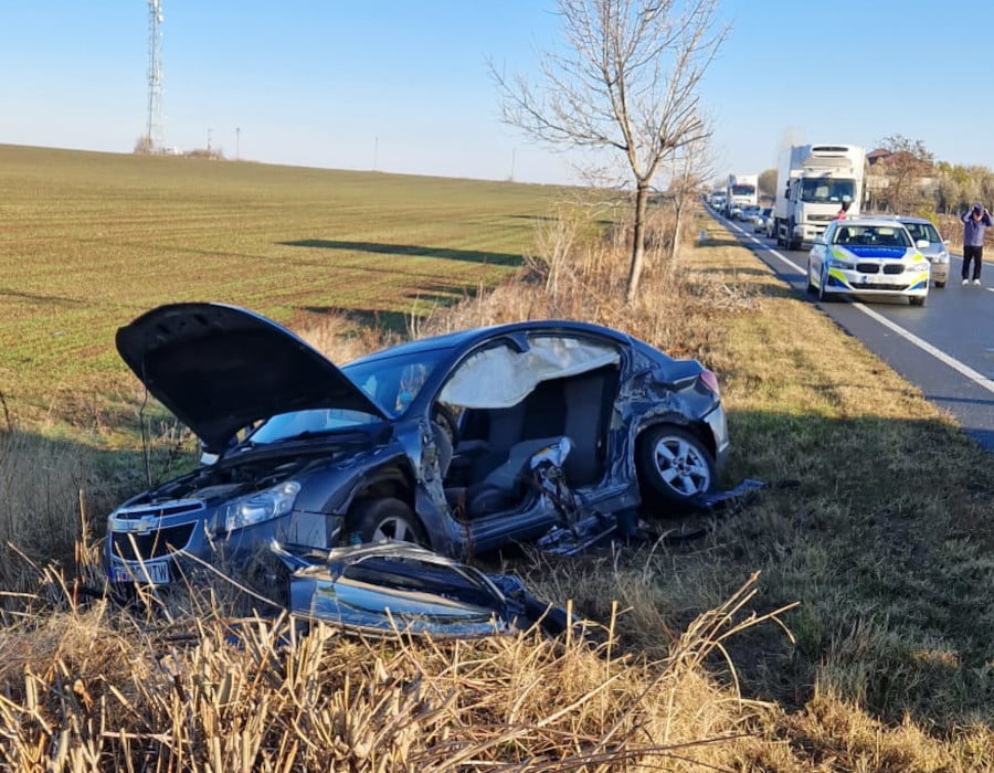 FOTO. Accident grav pe DN6, în Ghimpaţi. A fost solicitat elicopterul ... FOTO. Accident grav pe DN6, în Ghimpaţi. A fost solicitat elicopterul ...